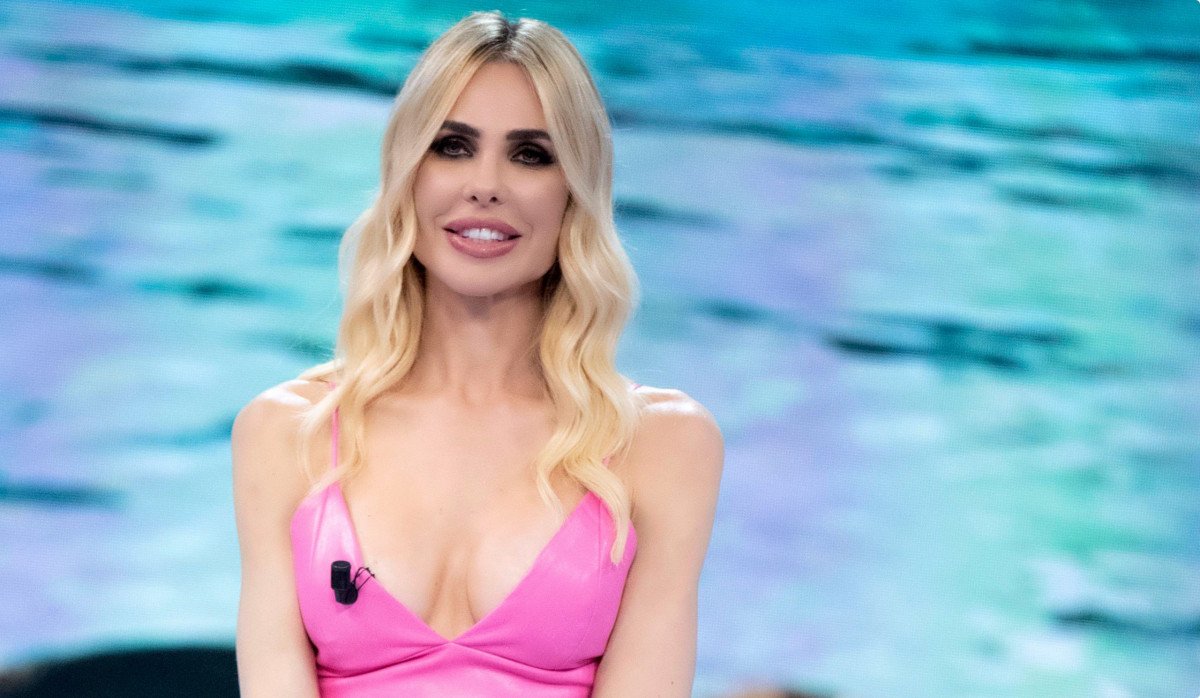 Isola dei Famosi 2023: quando inizia, chi sono i concorrenti, conduttrice, opinionisti • IMTV