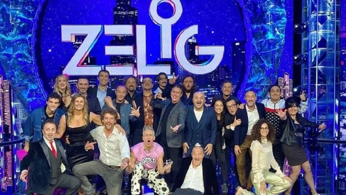Zelig stasera in tv 26 agosto 2024, il festival della comicità con ...