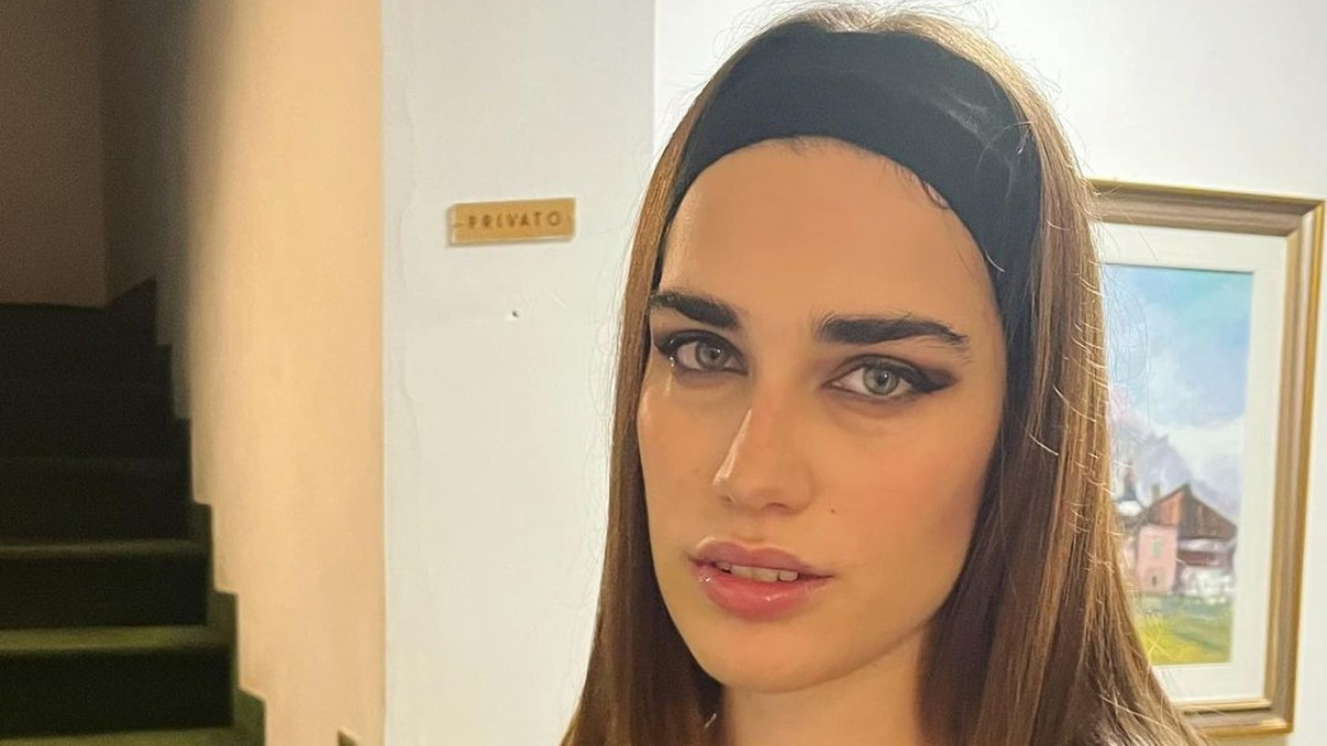 Clara, le cose da sapere sulla cantante e attrice di Mare Fuori: età e ...