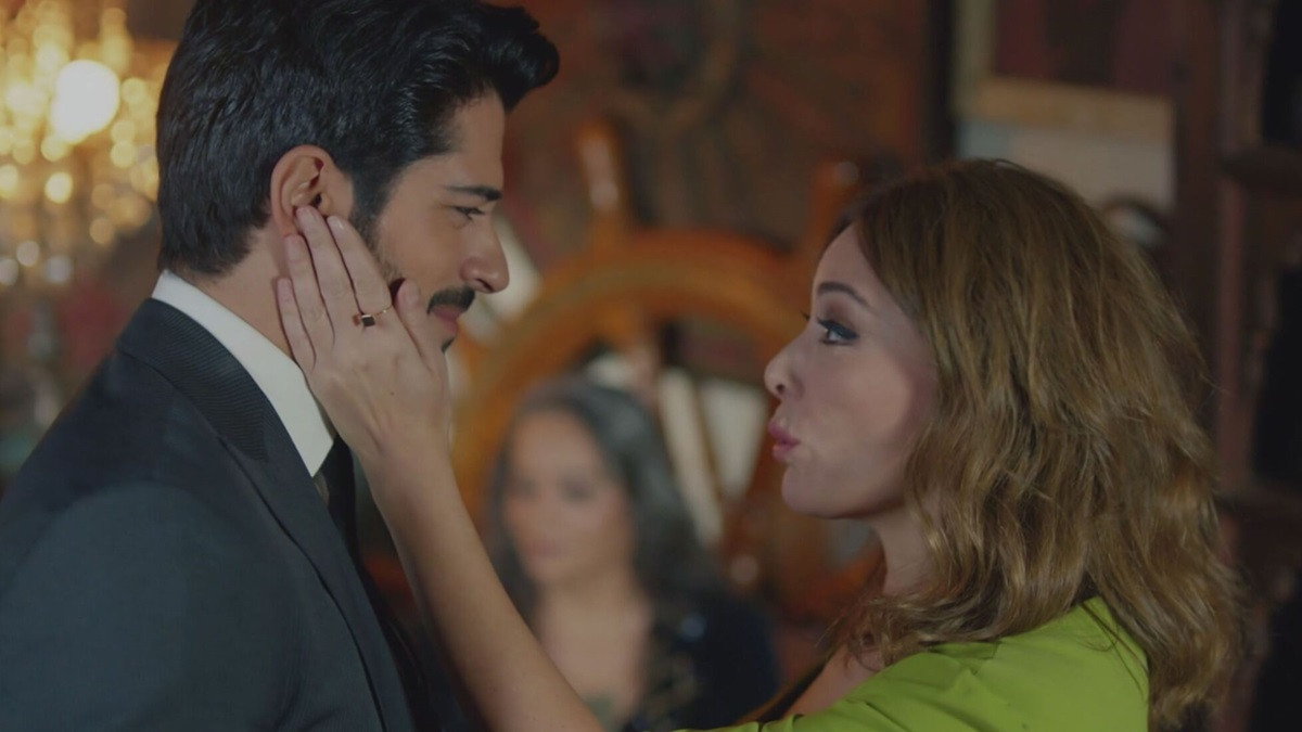 Endless Love, anticipazioni puntata di oggi: Leyla torna in azienda